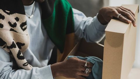 US consumer confidence falls to 104.7, below Dec. estimates | Haystack News