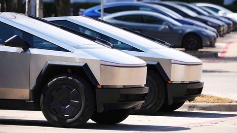 Is it time to buy the dip on Tesla? Let's check the technicals ...