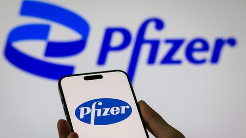 Pfizer issues 2025 outlook in-line with Wall Street, shares rise ...