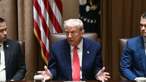 It's 'team tariff' vs. 'team econ' in Trump's White House | Haystack News